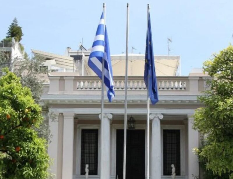 Θρίλερ μέσα στη νύχτα στο Μέγαρο Μαξίμου - LUMI NEWS