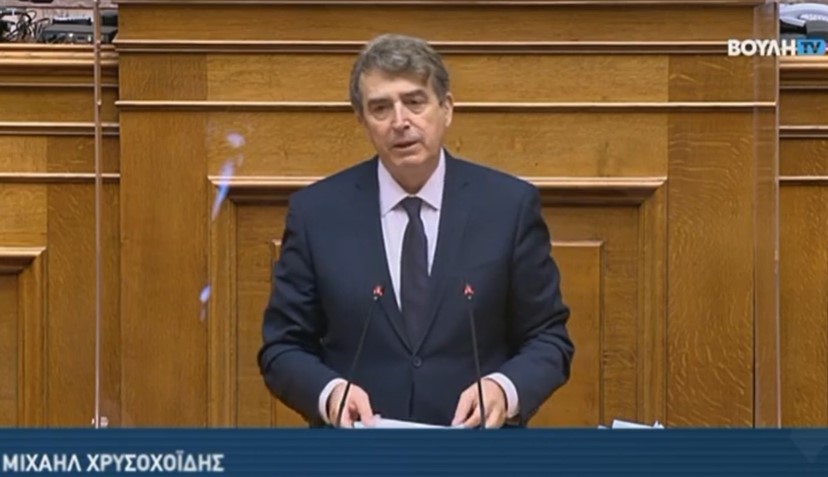 Ακόμη δεν κάθισε στην καρέκλα και ετοιμάζει ρουσφέτια ο Χρυσοχοΐδης ...
