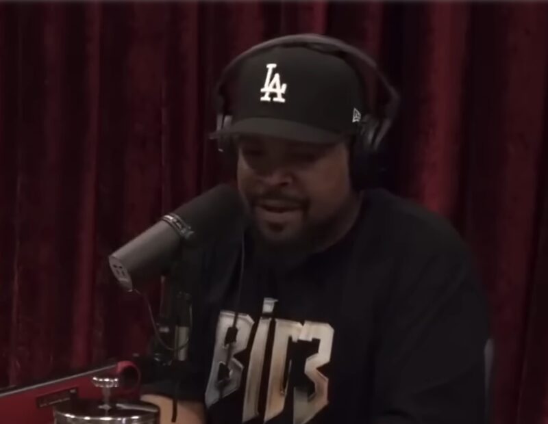 Ice Cube: Τα κυρίαρχα μέσα ενημέρωσης είναι η «Μήτρα ελέγχου» που ...